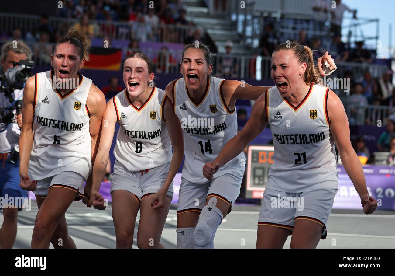PARIS, FRANCE - AUGUST 05: Marie Reichert of team Germany , Elisa ...