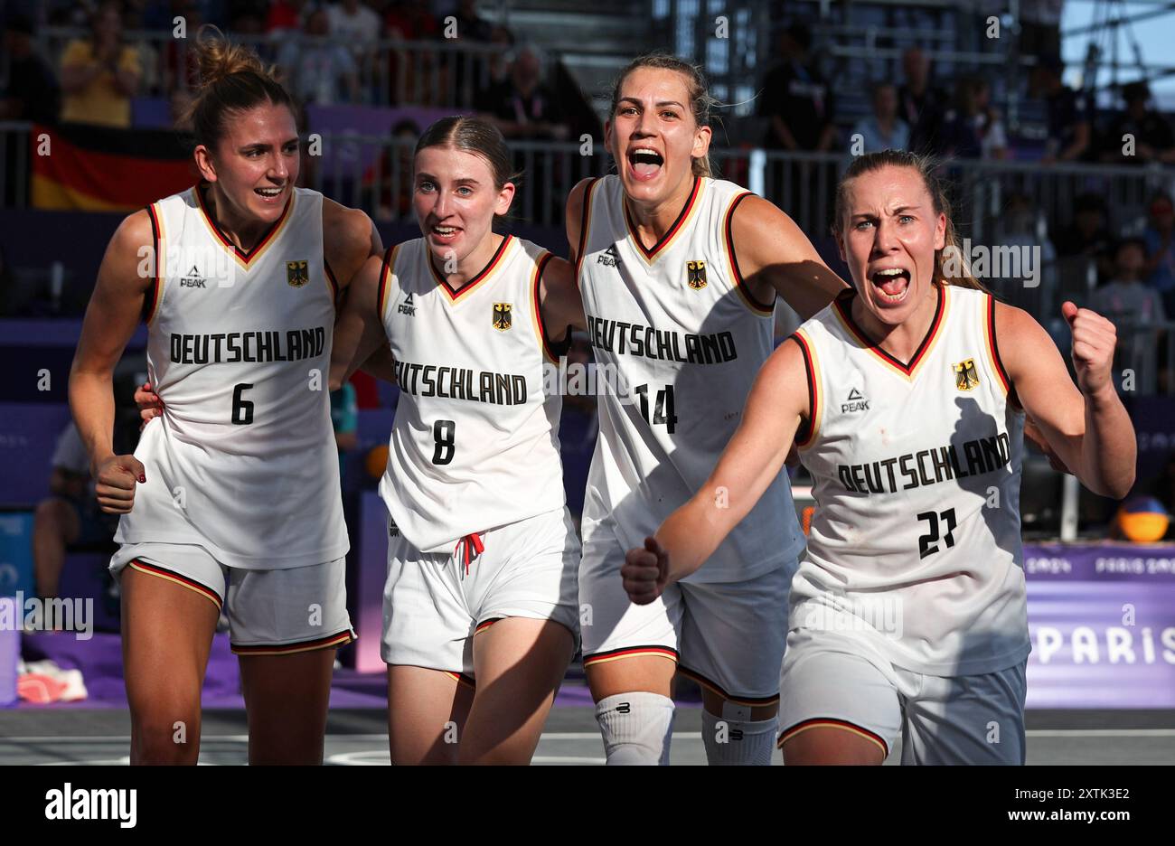 PARIS, FRANCE - AUGUST 05: Marie Reichert of team Germany , Elisa ...