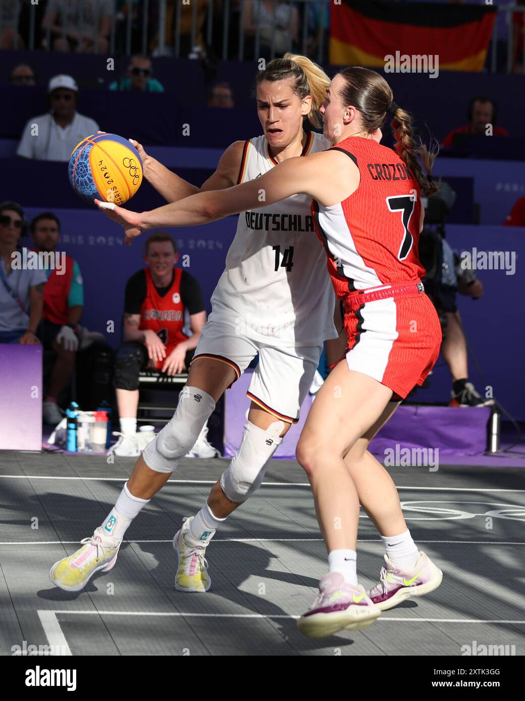 PARIS, FRANCE - AUGUST 05: Sonja Greinacher of team Germany vies with ...