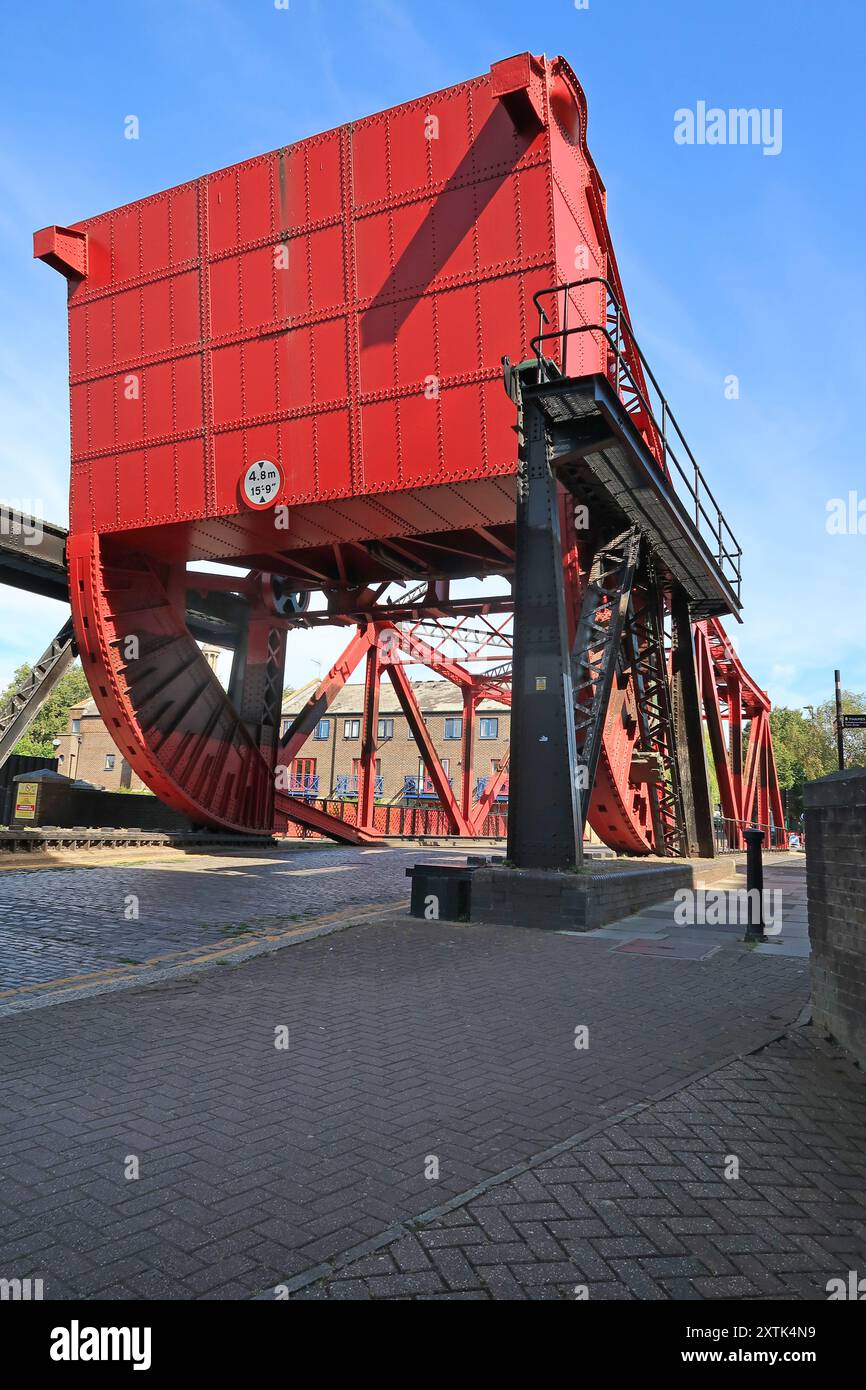 The newly refurbished Victorian lifting road bridge over the entrance ...