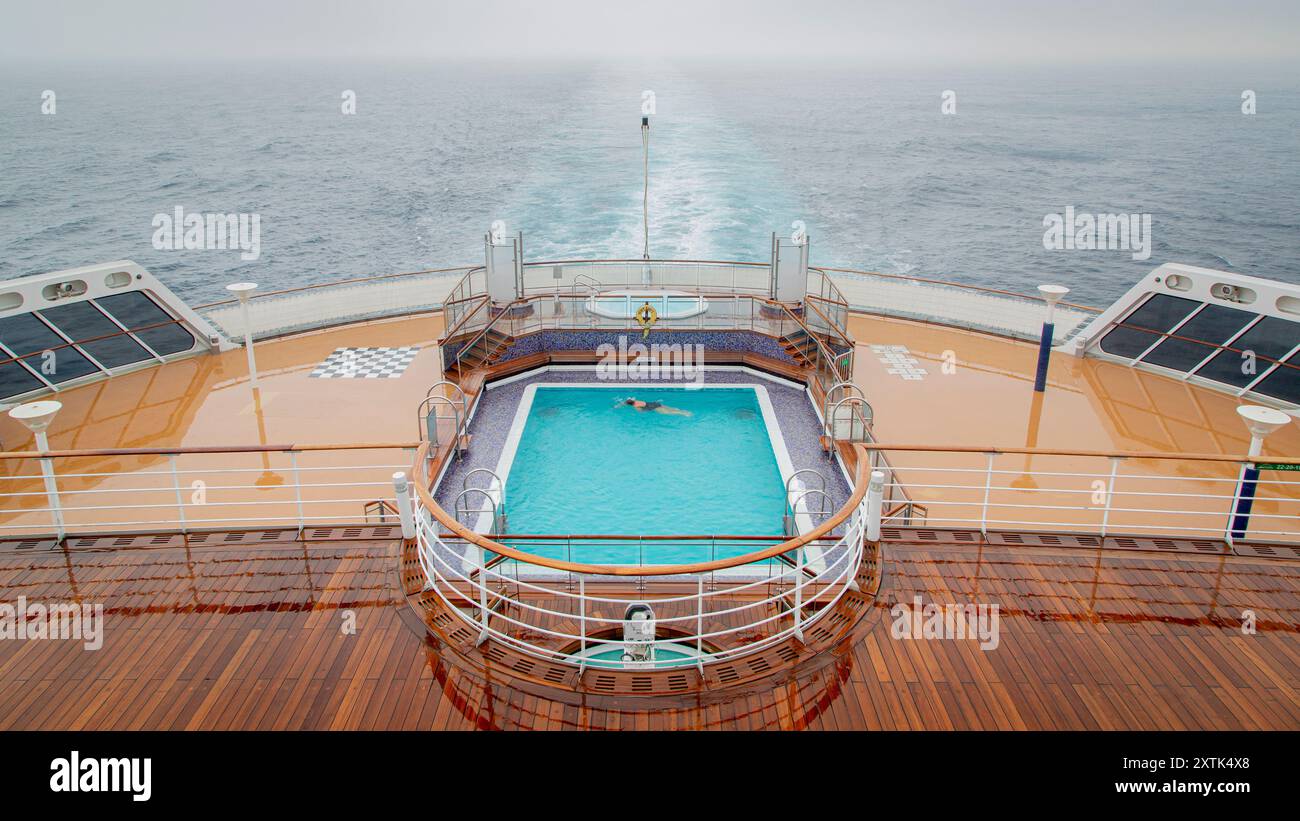 Crossing the Atlantic Ocean from Brooklyn to Southampton onboard the ...