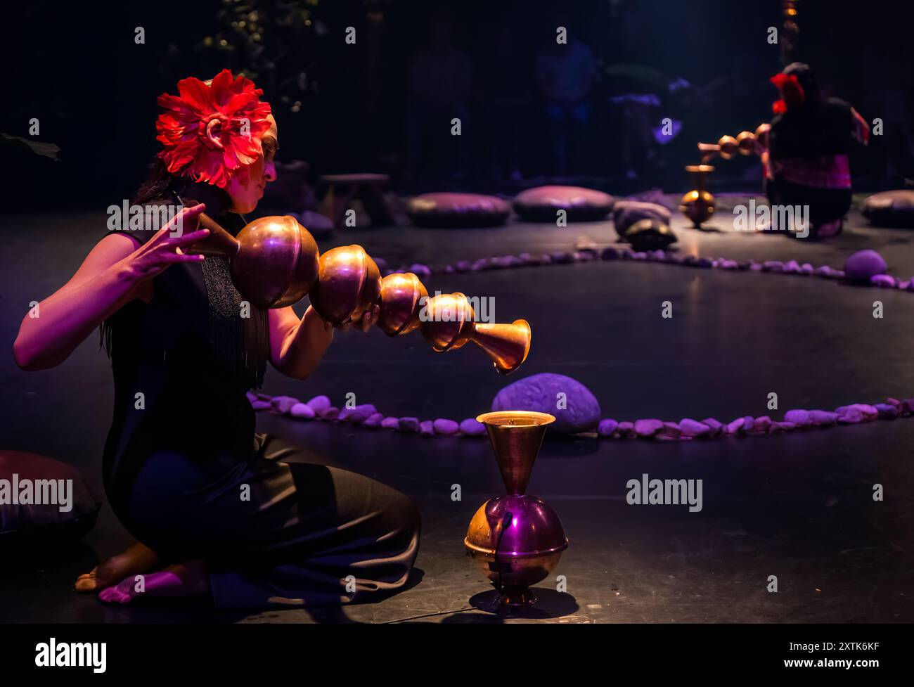 Native canadian performer hi-res stock photography and images - Alamy