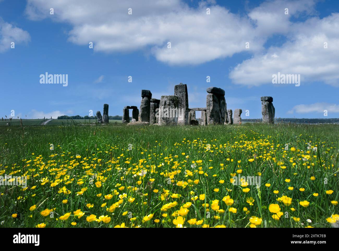 Stonehenge in spring season, a prehistoric monument in Wiltshire ...