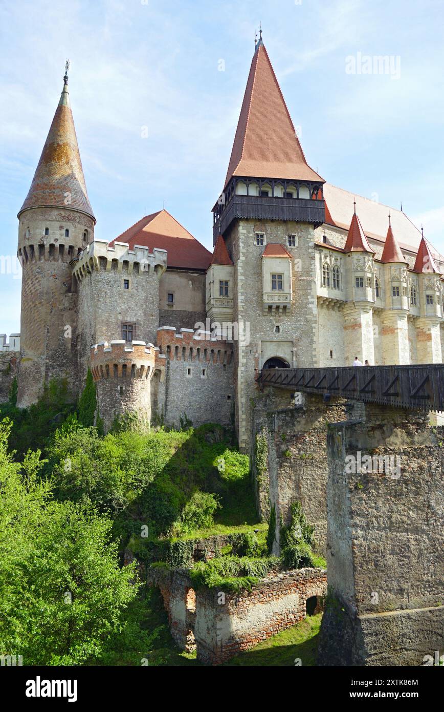Romanian Corvin Castle (Castelul Corvinilor): view of the main entrance ...