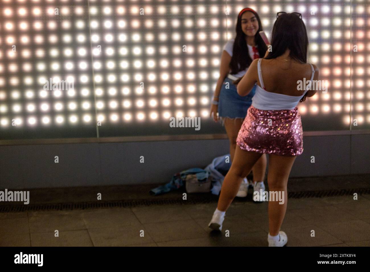 Excitement builds for Taylor Swift's return to London today for the ...