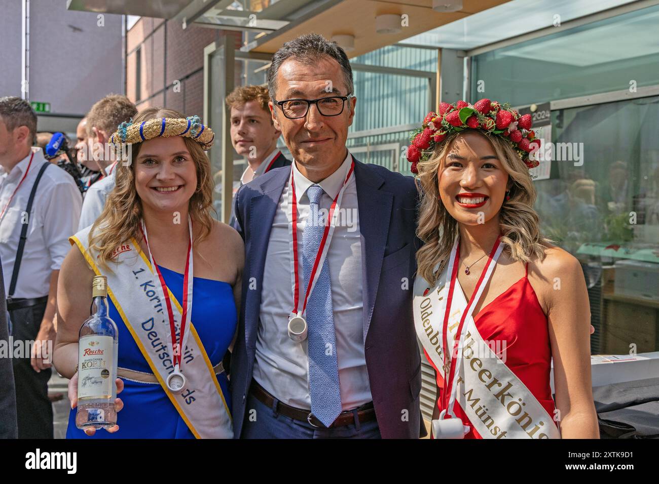 Vechta, Germany. 15th Aug, 2024. Cem Özdemir (Bündnis 90/Die Grünen ...