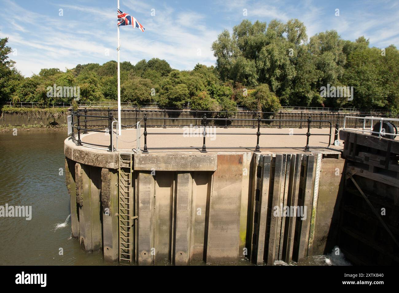 Allington lock hi-res stock photography and images - Alamy