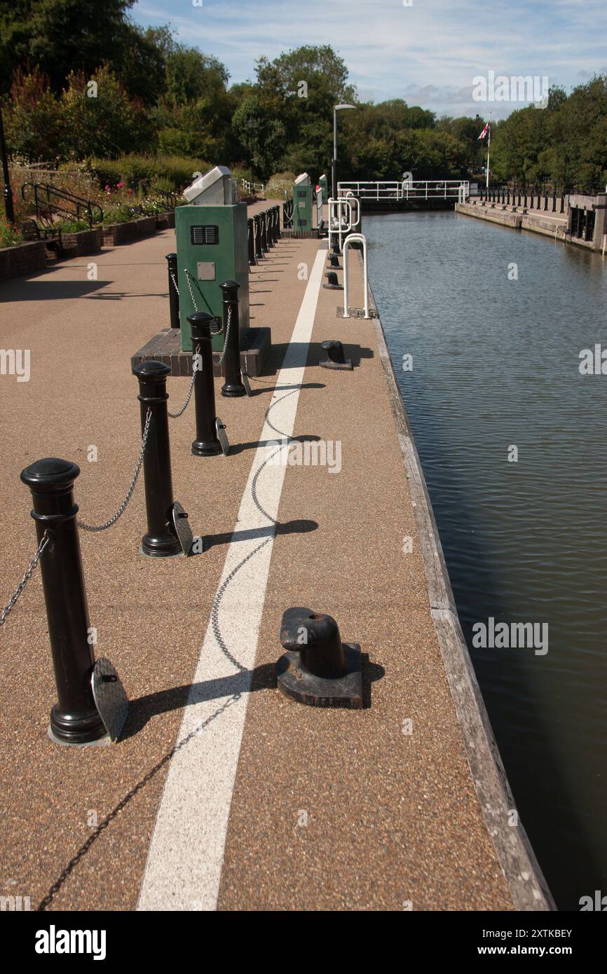 Allington lock hi-res stock photography and images - Alamy