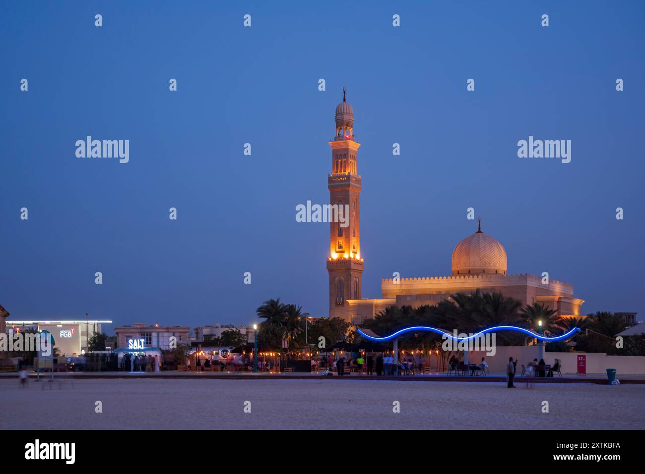 Dubai, UAE, April 4th, 2015. Sunset view of Jumeirah Kite Beach with ...