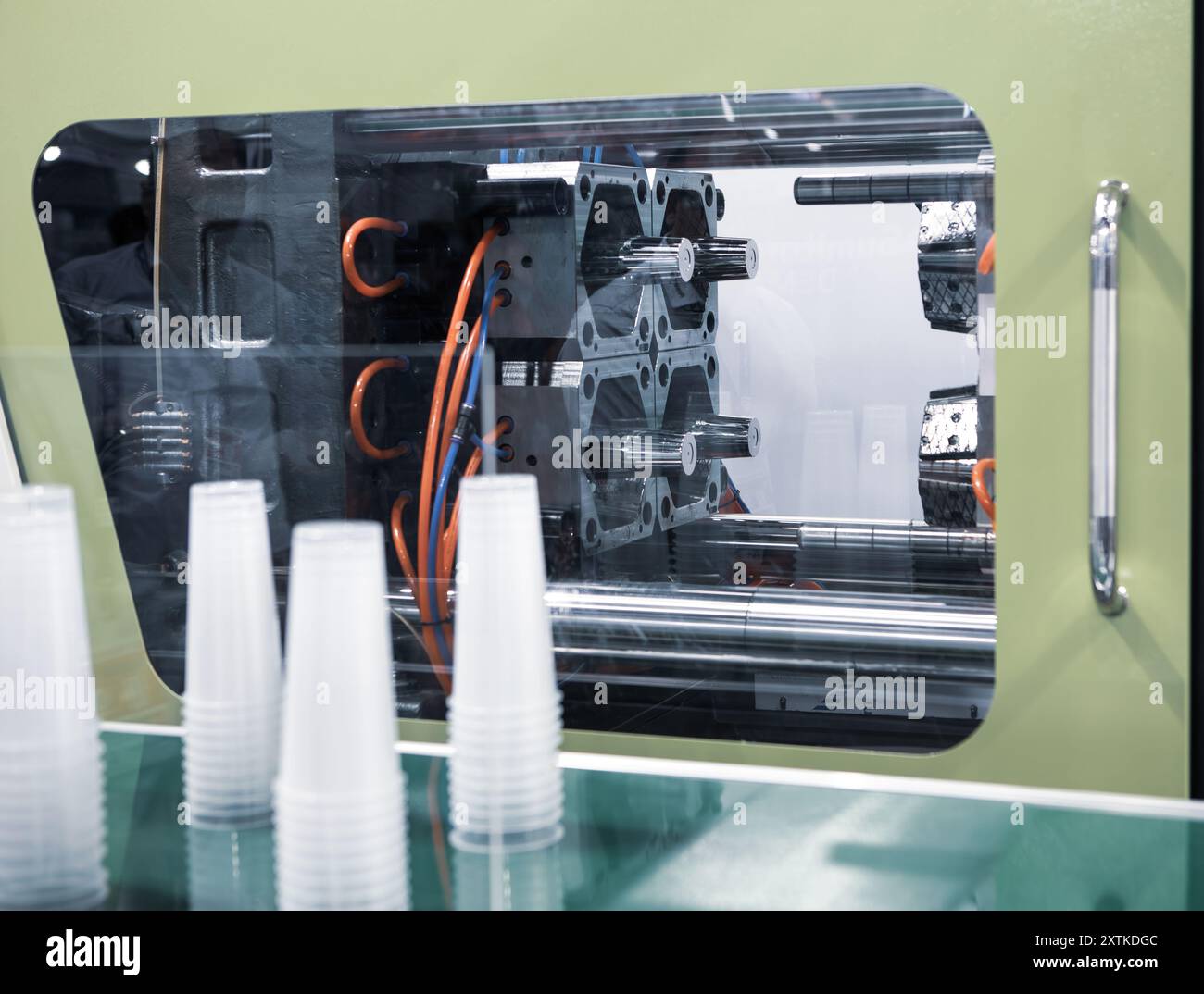 Plastics manufacturing process hi-res stock photography and images - Alamy