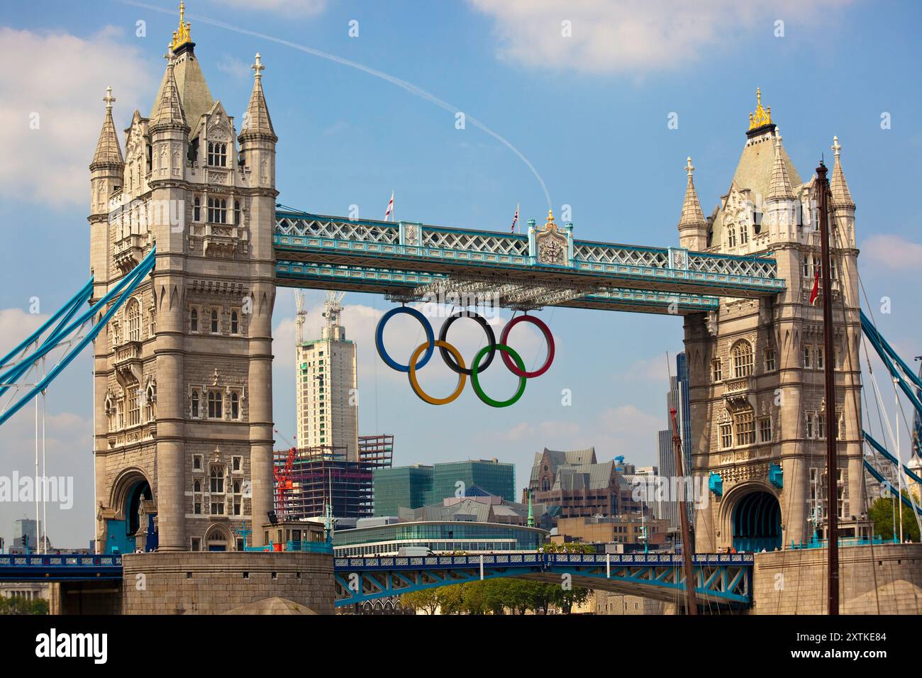 Green olympic rings hi-res stock photography and images - Alamy