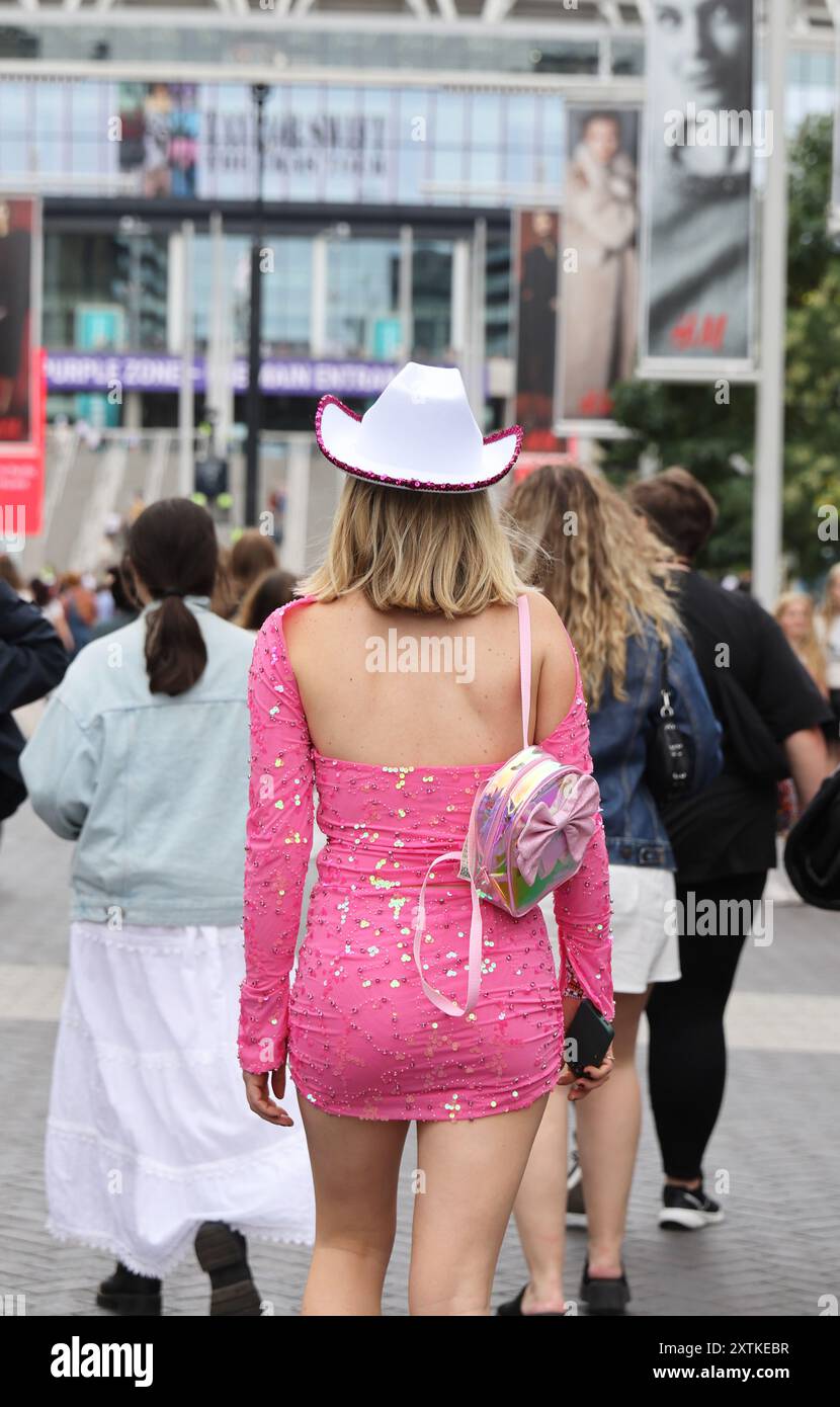 Swifties wembley stadium hi-res stock photography and images - Alamy