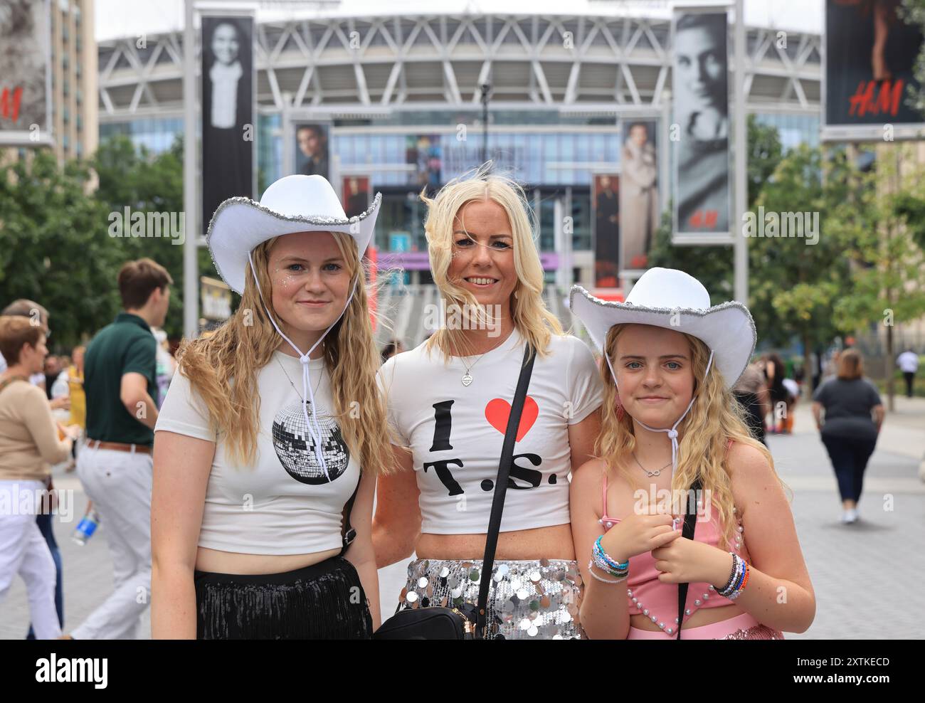 Swifties wembley stadium hi-res stock photography and images - Alamy