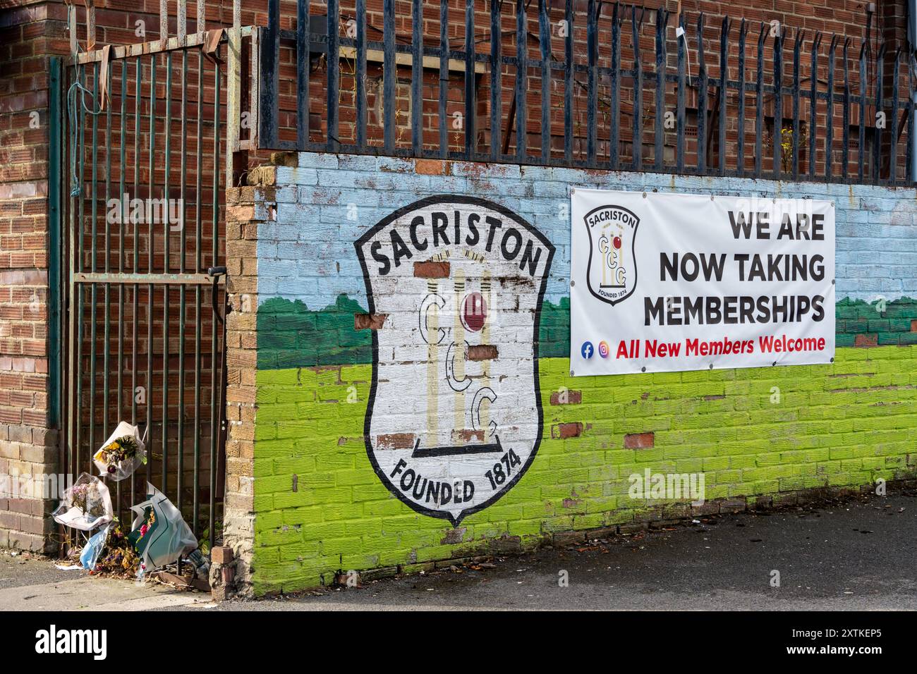 Cricket club crest hi-res stock photography and images - Alamy