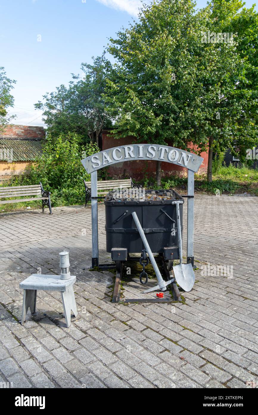 Coal tub hi-res stock photography and images - Alamy