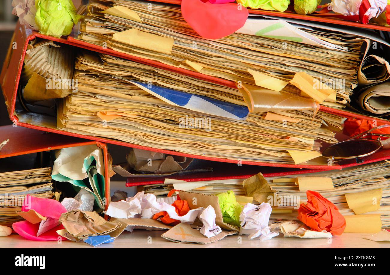 Messy file folder close up hi-res stock photography and images - Alamy