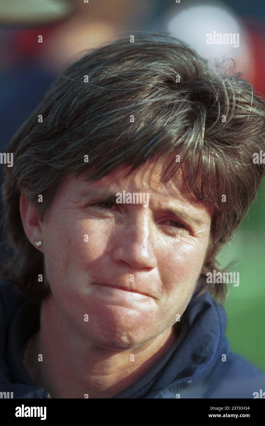 US women's soccer star April Heinrichs in 2000 Stock Photo - Alamy