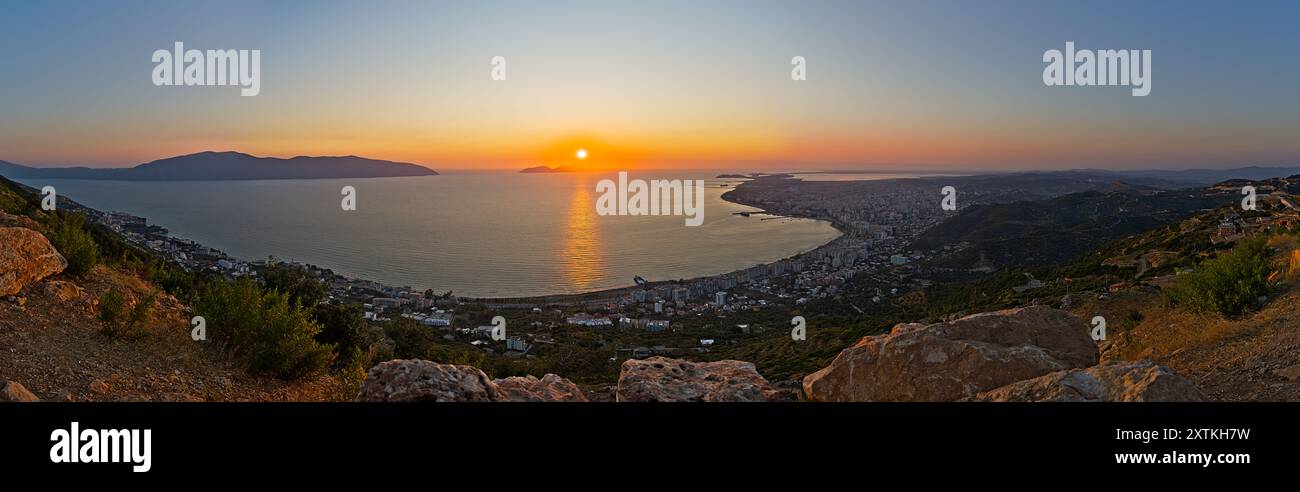 Wide sunset view remote islands hi-res stock photography and images - Alamy