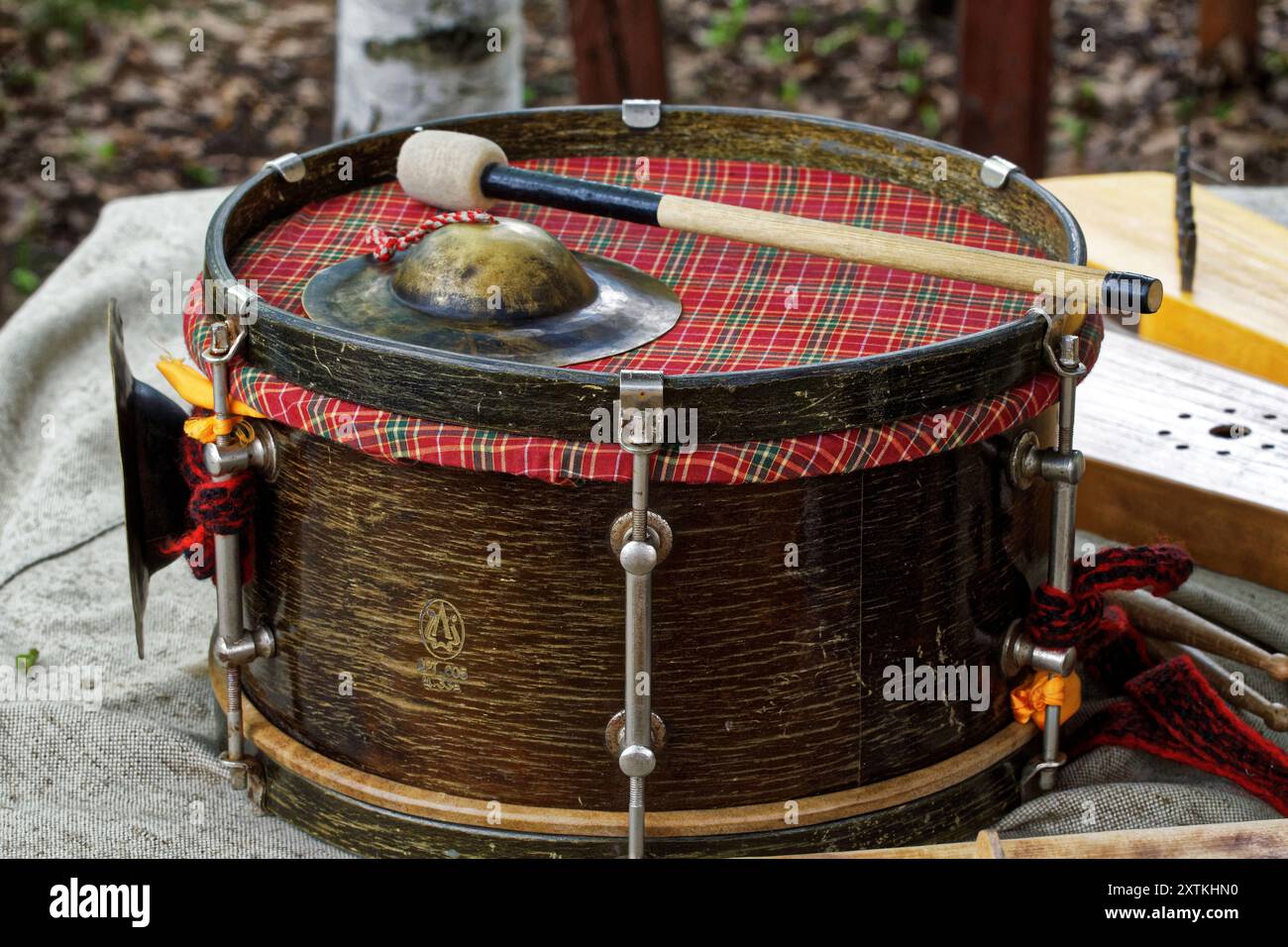 Drumsticks and drum hi-res stock photography and images - Alamy