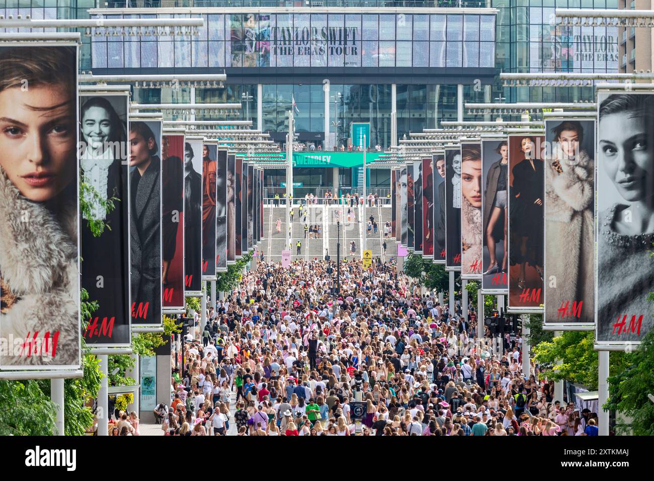 Taylor swift wembley stadium hi-res stock photography and images - Alamy