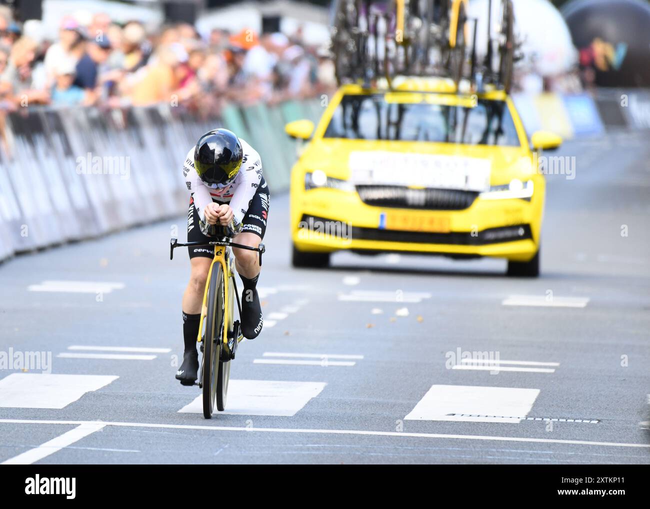 Anna Henderson (Team Visma Lease a Bike) in the individual time trial ...