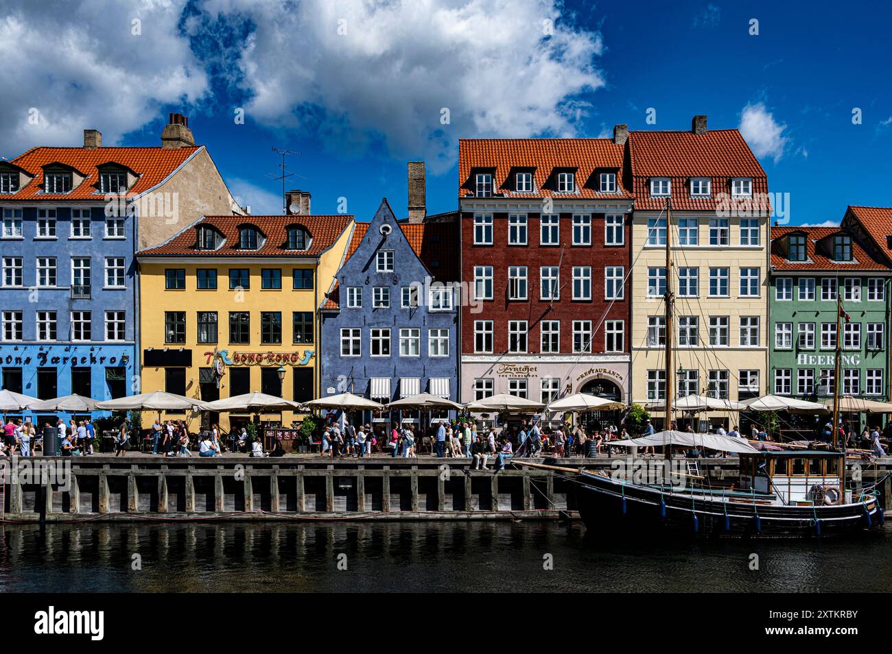 View of the Canal and waterfront in Nyhavn, Copenhagen Stock Photo - Alamy