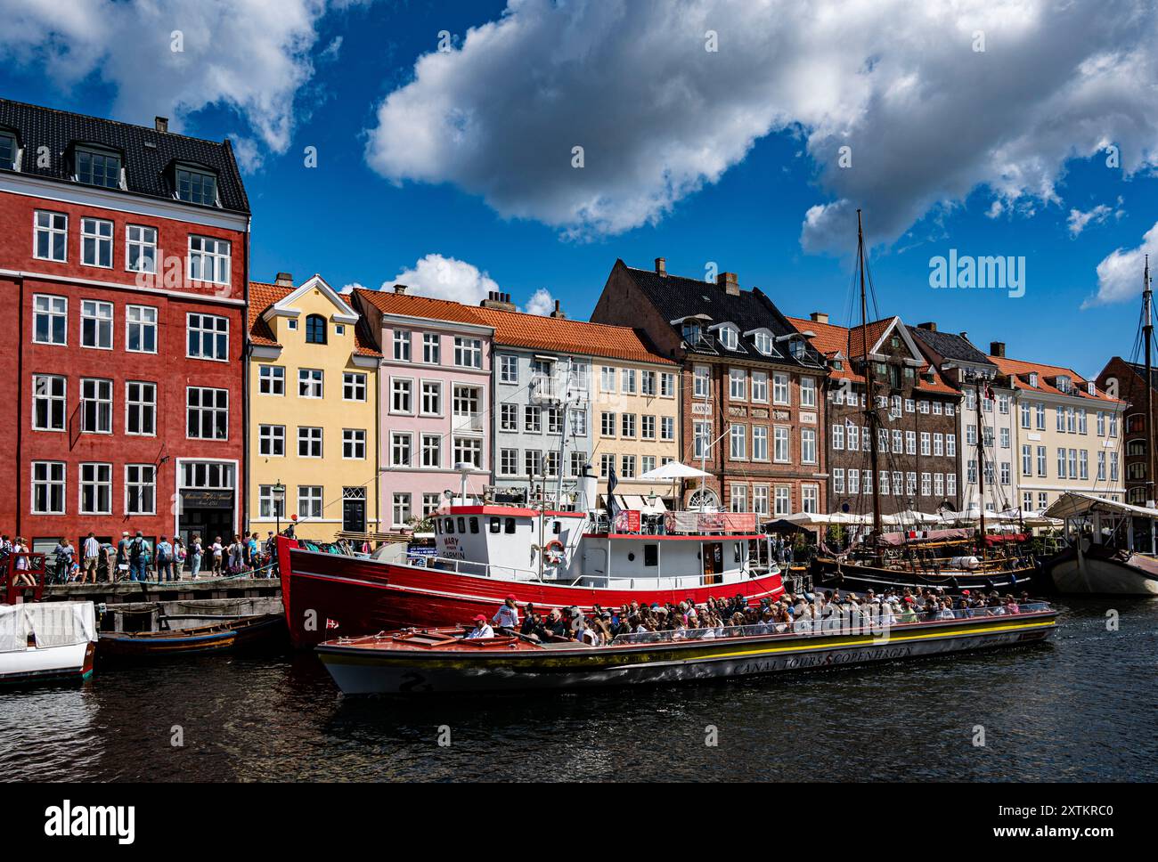 View of the Canal and waterfront in Nyhavn, Copenhagen Stock Photo - Alamy