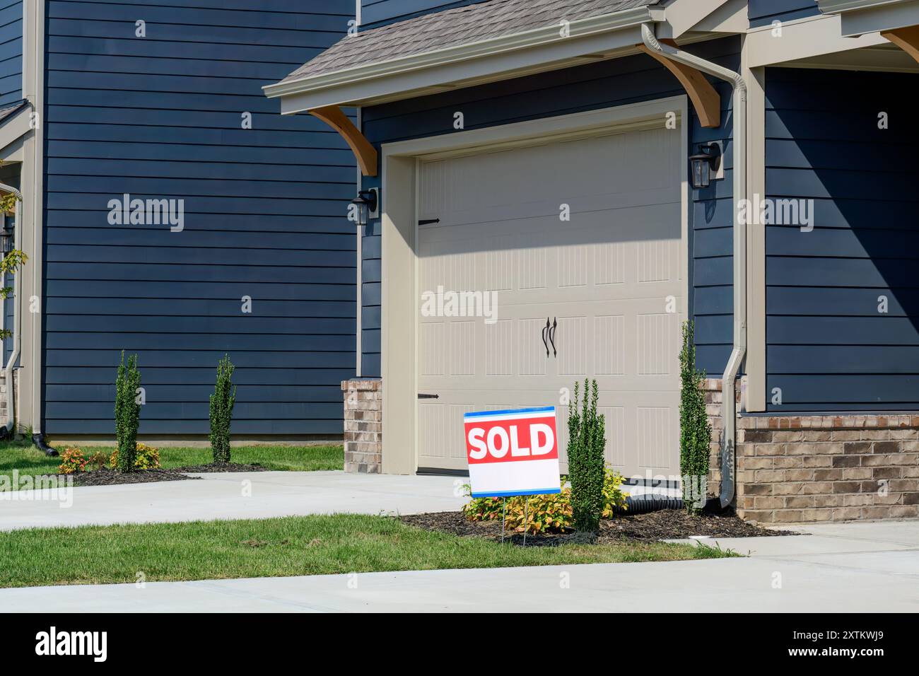 Real estate sign condo hi-res stock photography and images - Alamy