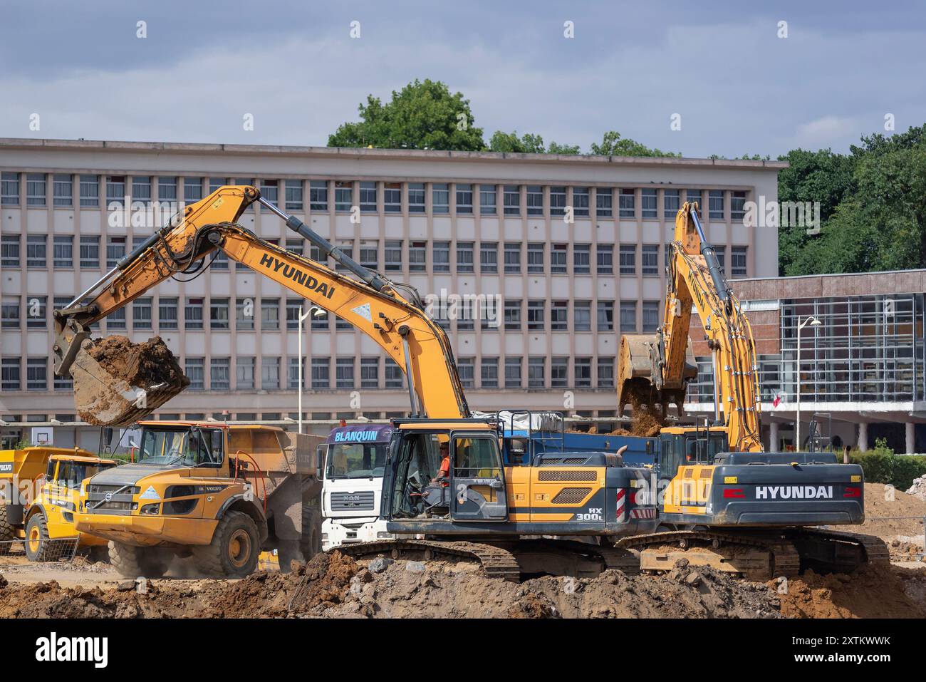 Hydraulic excavators crawler hi-res stock photography and images - Alamy