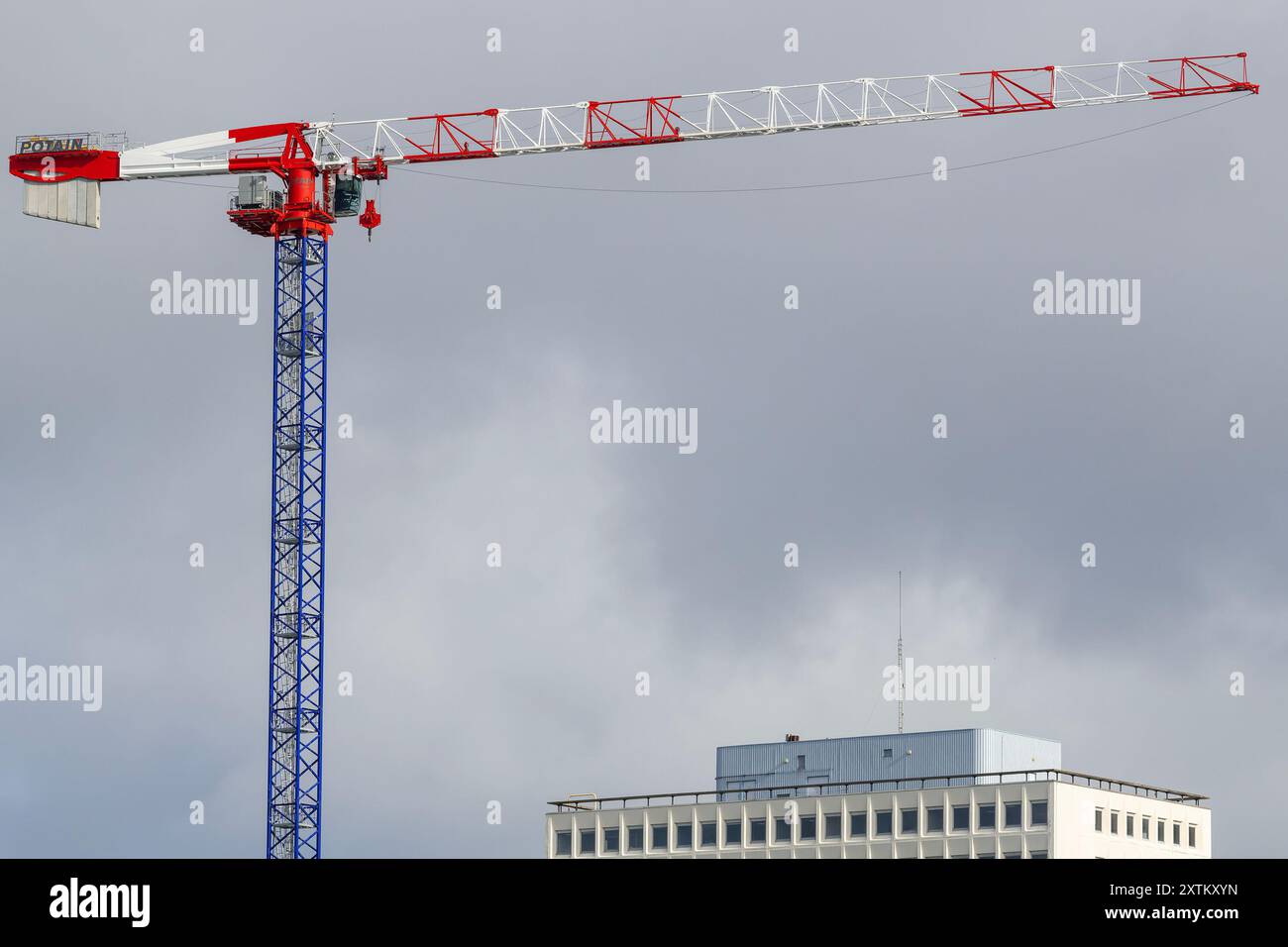 Potain grues a tour hi-res stock photography and images - Alamy