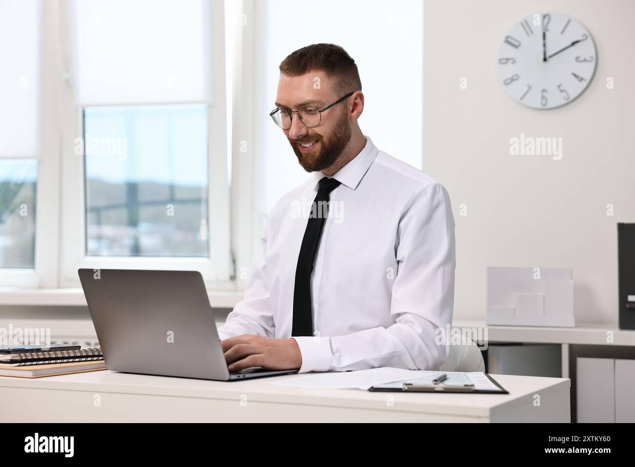 Good posture and computer hi-res stock photography and images - Alamy