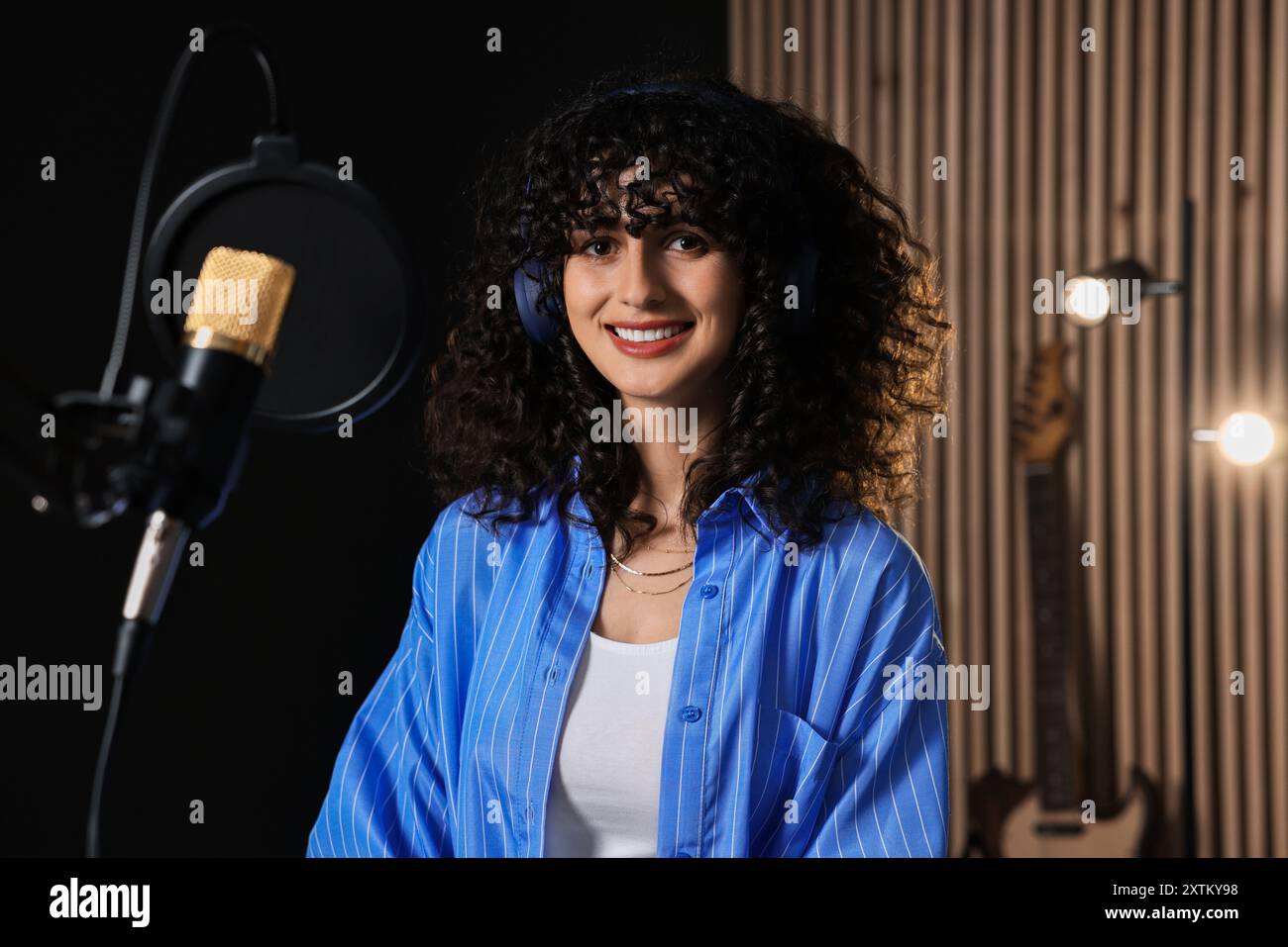 Woman in recording studio sing hi-res stock photography and images - Alamy
