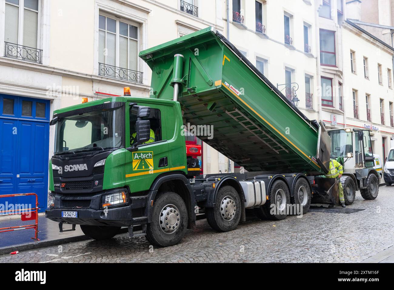 Scania tipper truck hi-res stock photography and images - Alamy