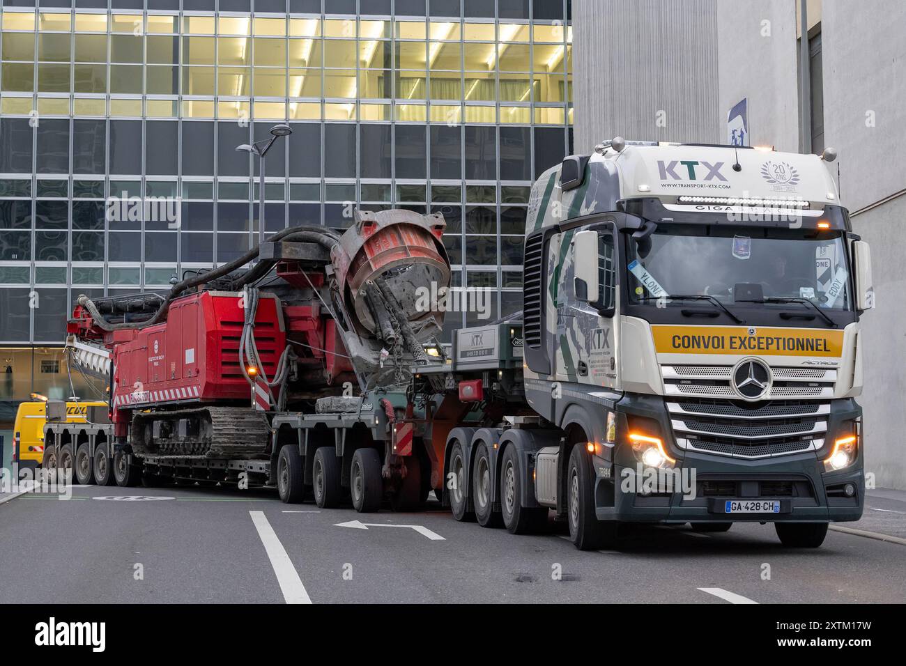 Mercedes logistics center hi-res stock photography and images - Alamy