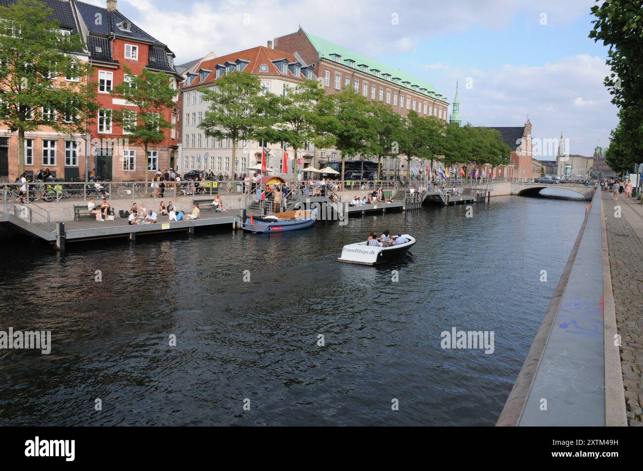 Baots crusing hi-res stock photography and images - Alamy