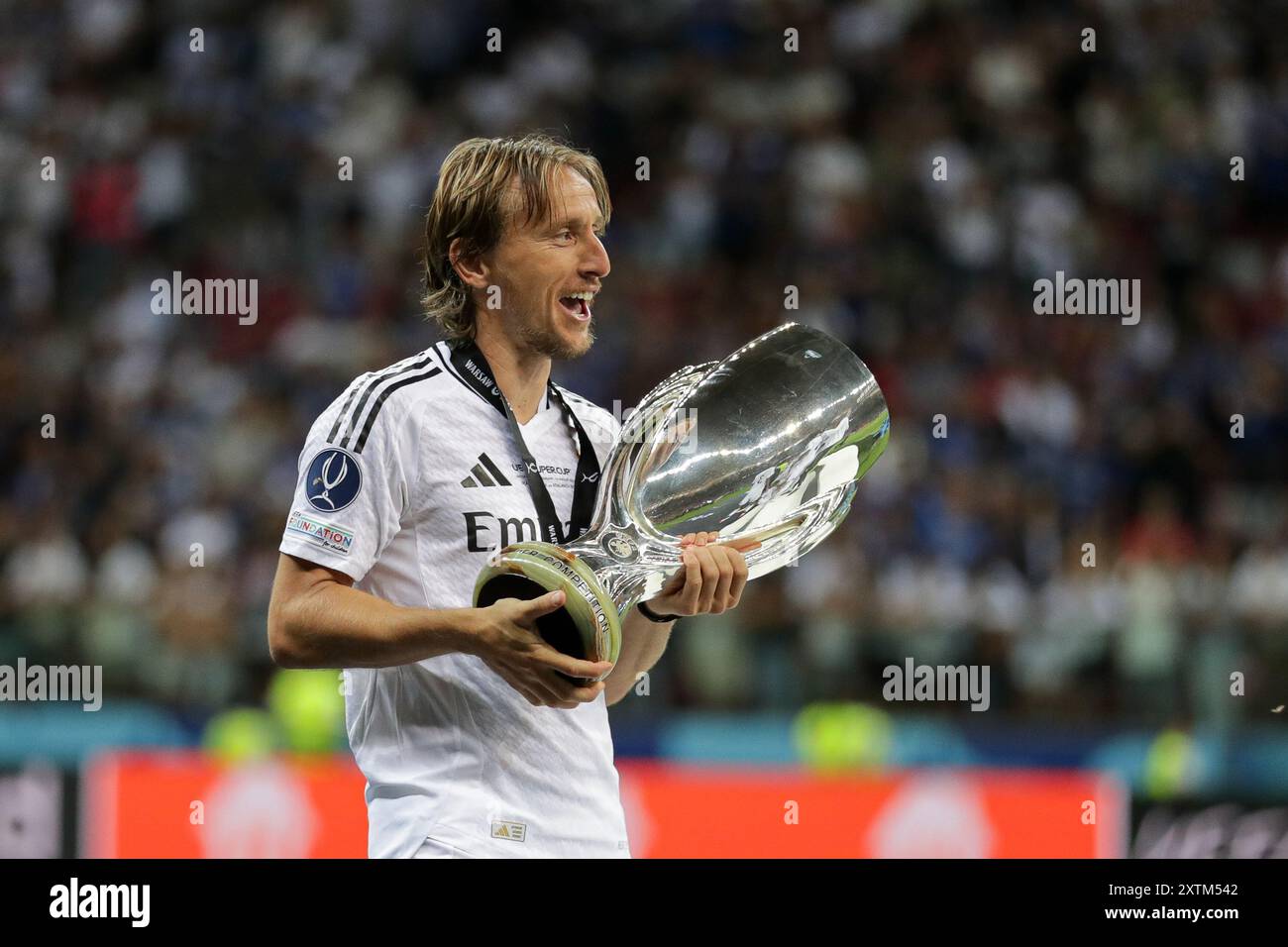 Luka modric real madrid 2024 trophy hi-res stock photography and images ...