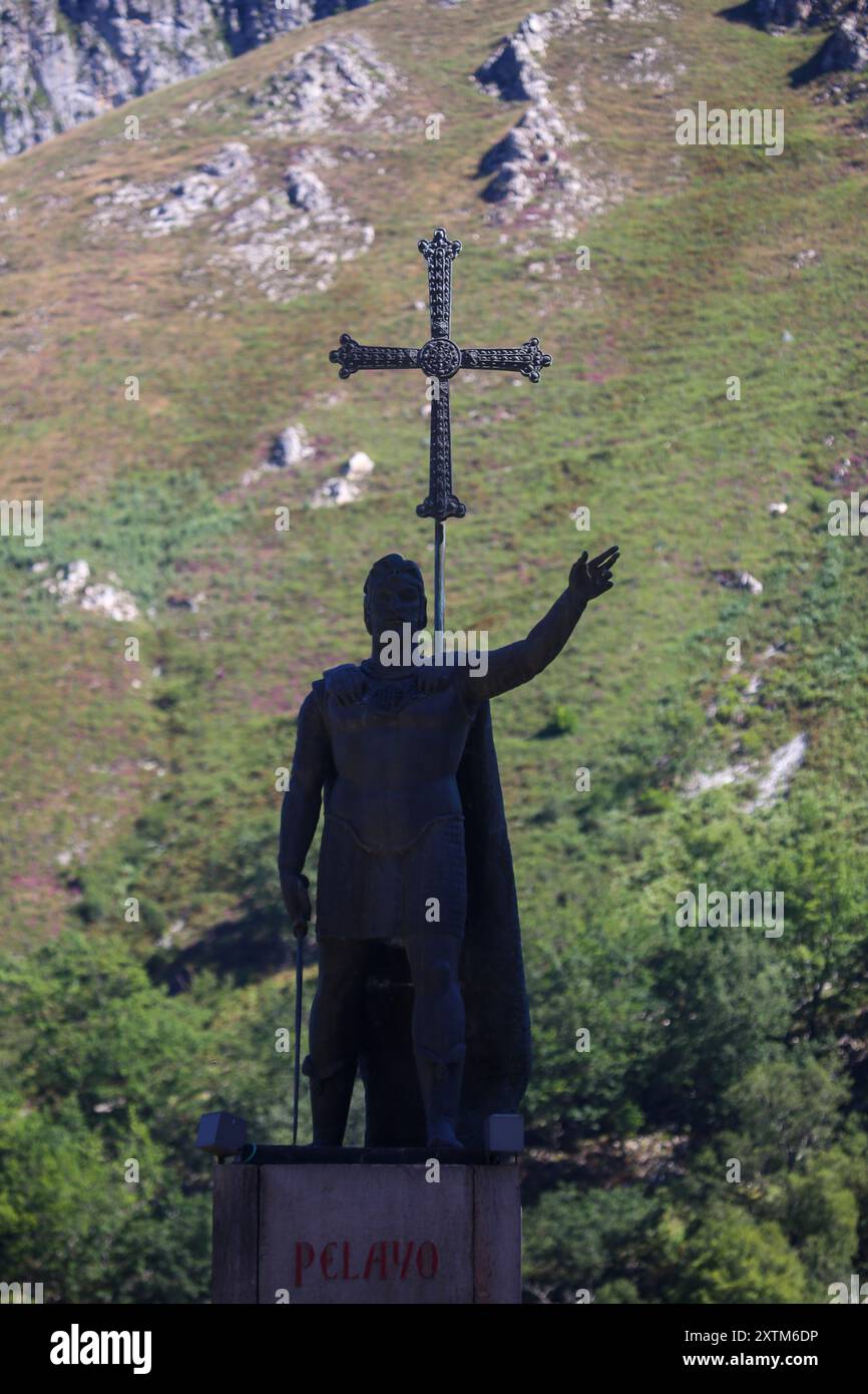 Statue of king don pelayo hi-res stock photography and images - Alamy