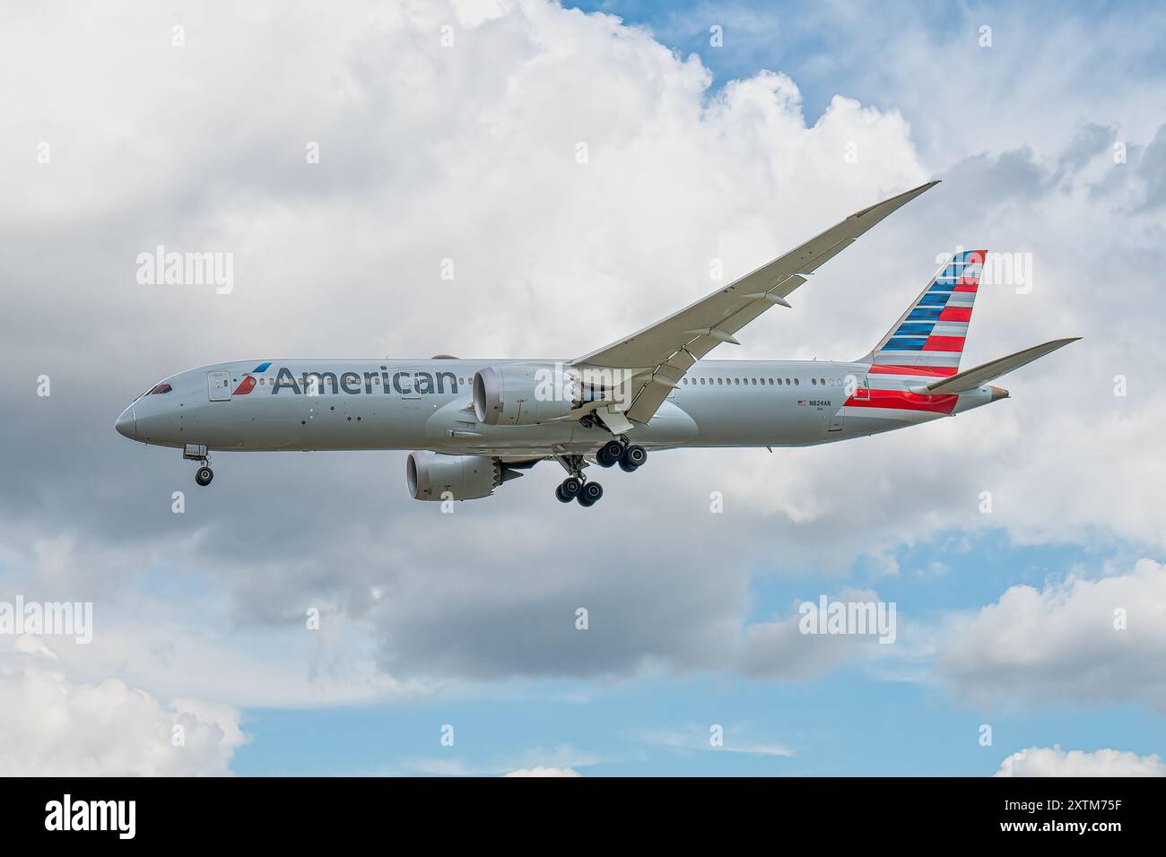 London, UK. July 14th 2024: American Airlines Boeing 787 Dreamliner on ...