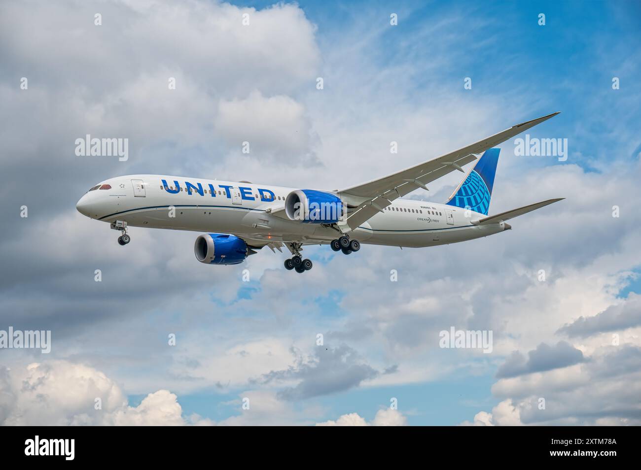 London, UK. July 14th 2024: United Airlines Boeing 787 Dreamliner on ...