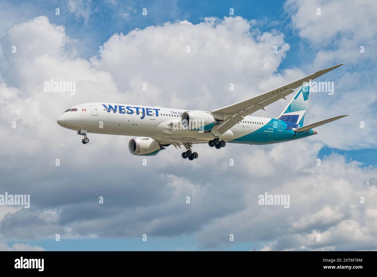 London, UK. July 14th 2024: Westjet Boeing 787 Dreamliner on approach ...