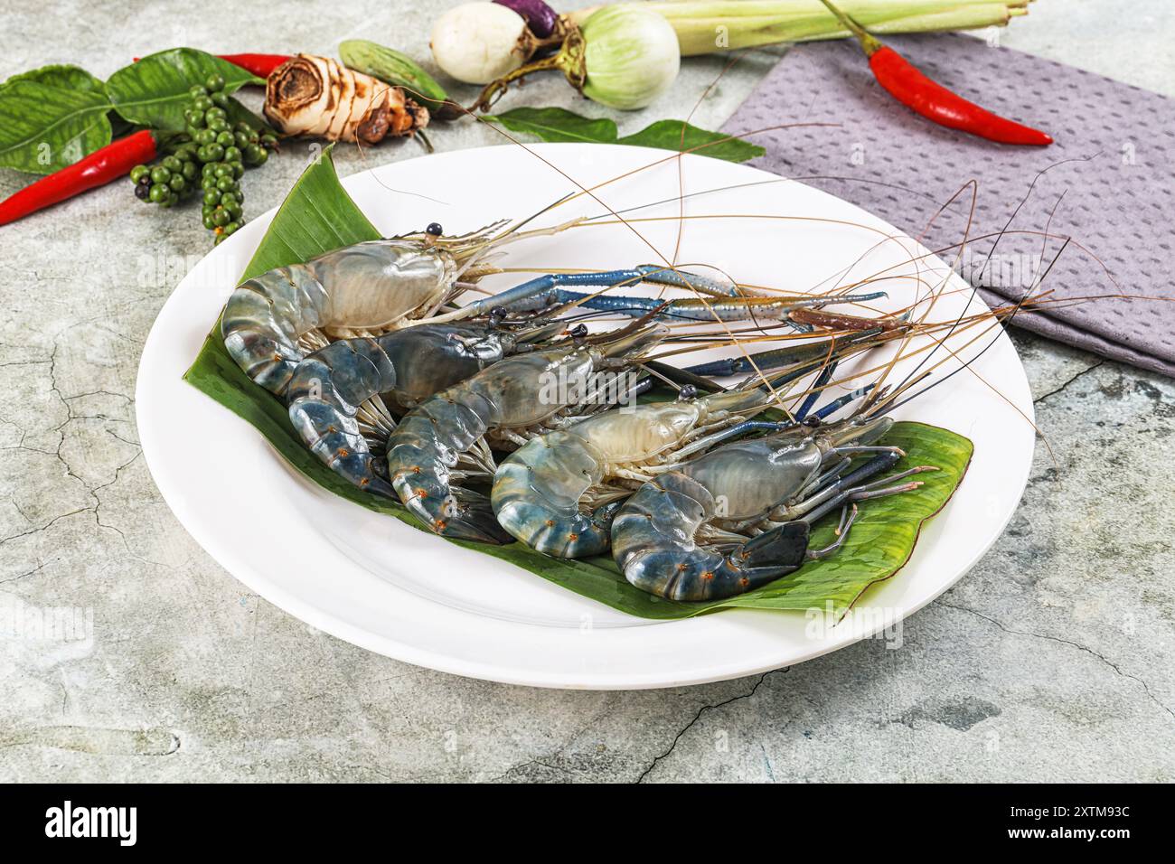 Raw blue river prawn in the plate for cooking Stock Photo - Alamy