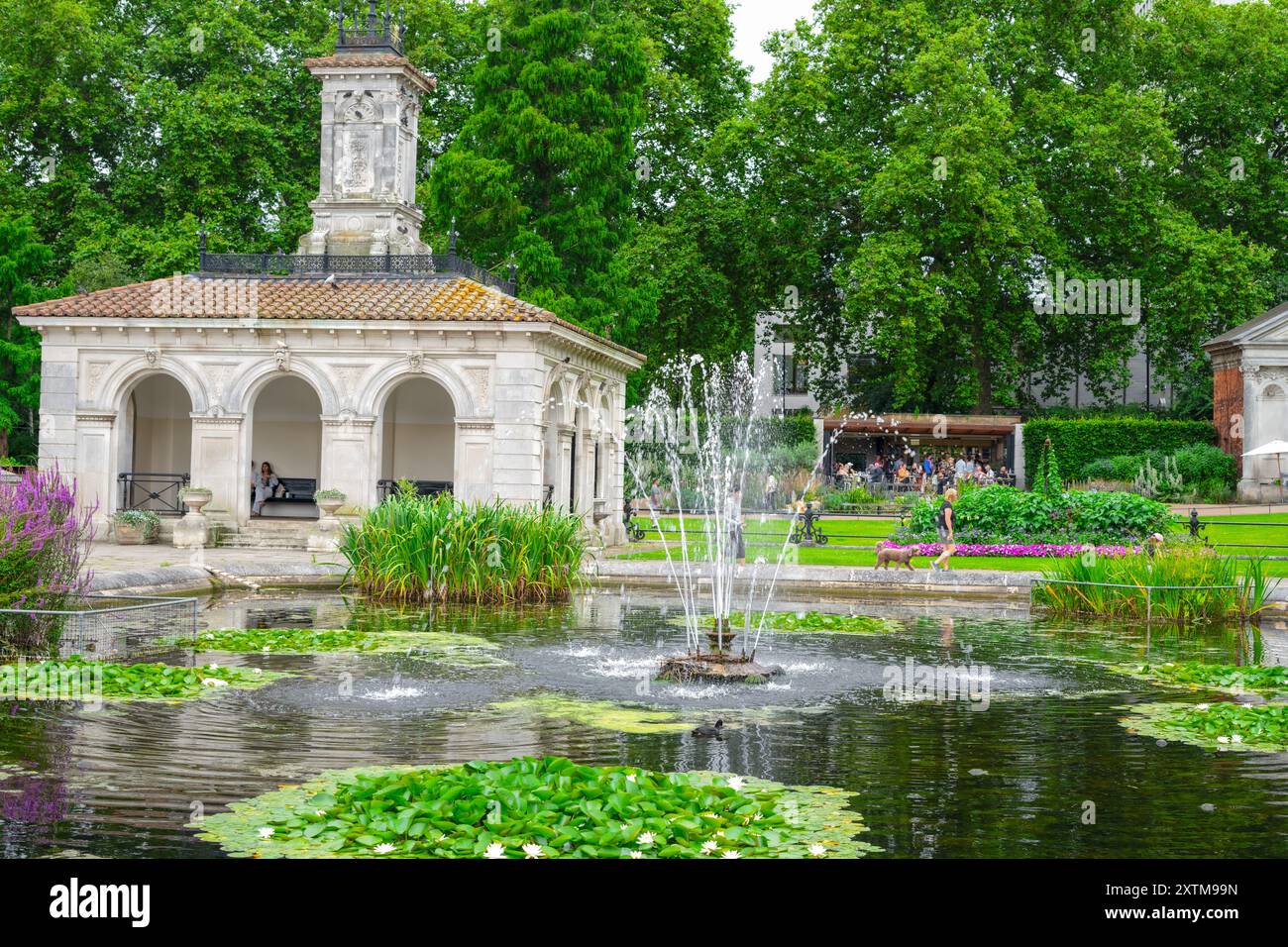 Peaceful fountain view in park hi-res stock photography and images - Alamy