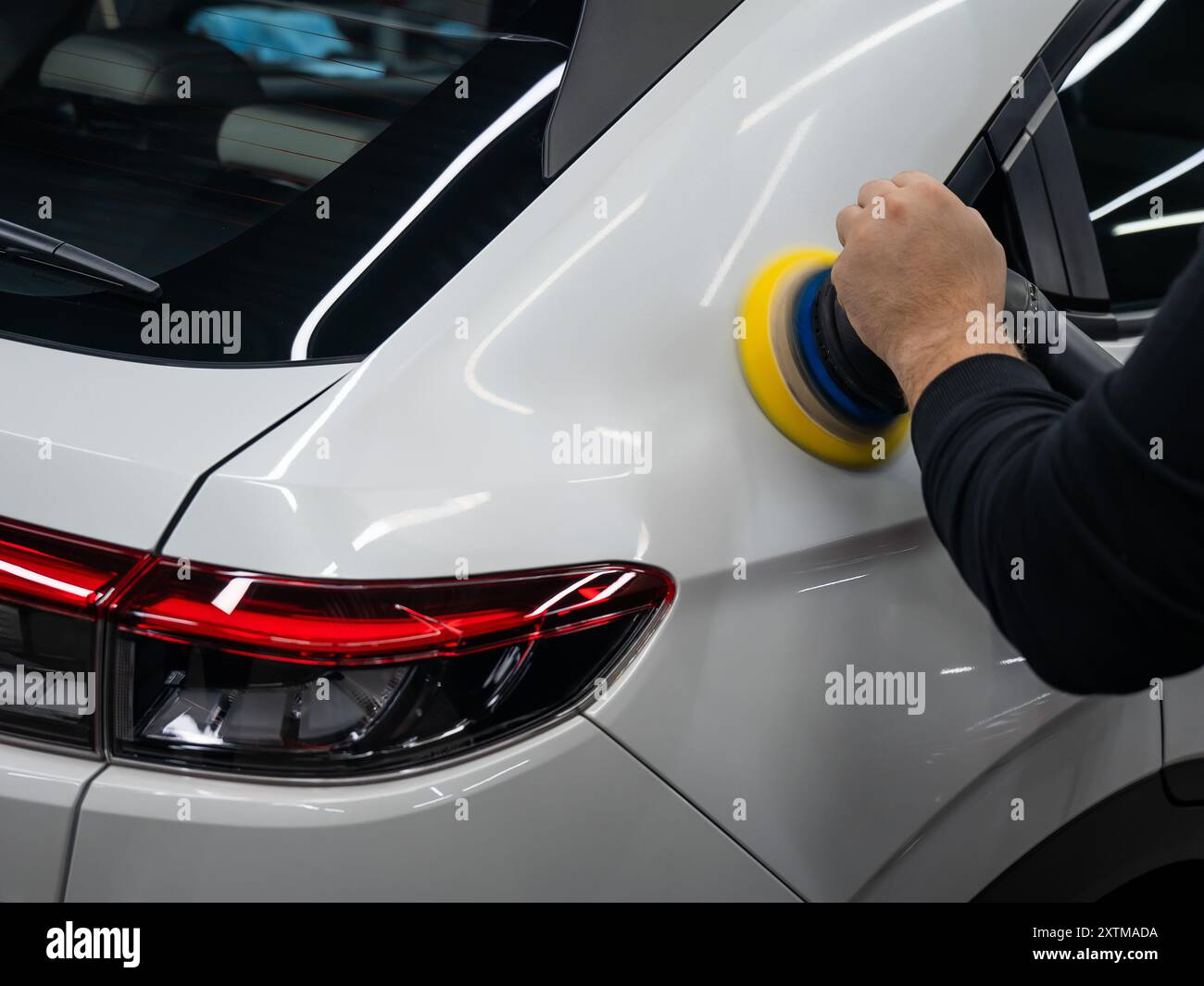 Process of polishing white car body surface using orbital polishing ...