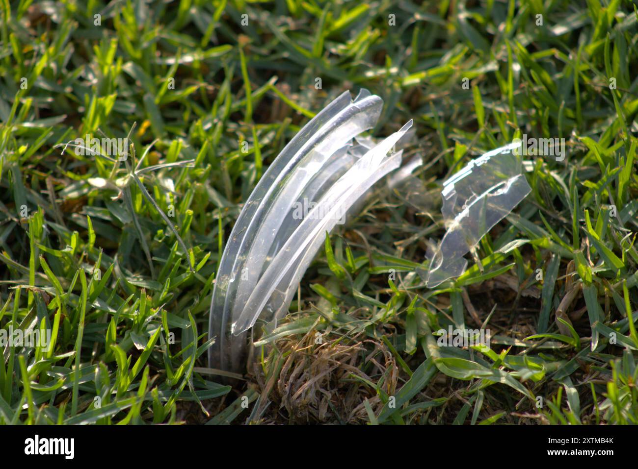 Plastic cutlery litter hi-res stock photography and images - Alamy