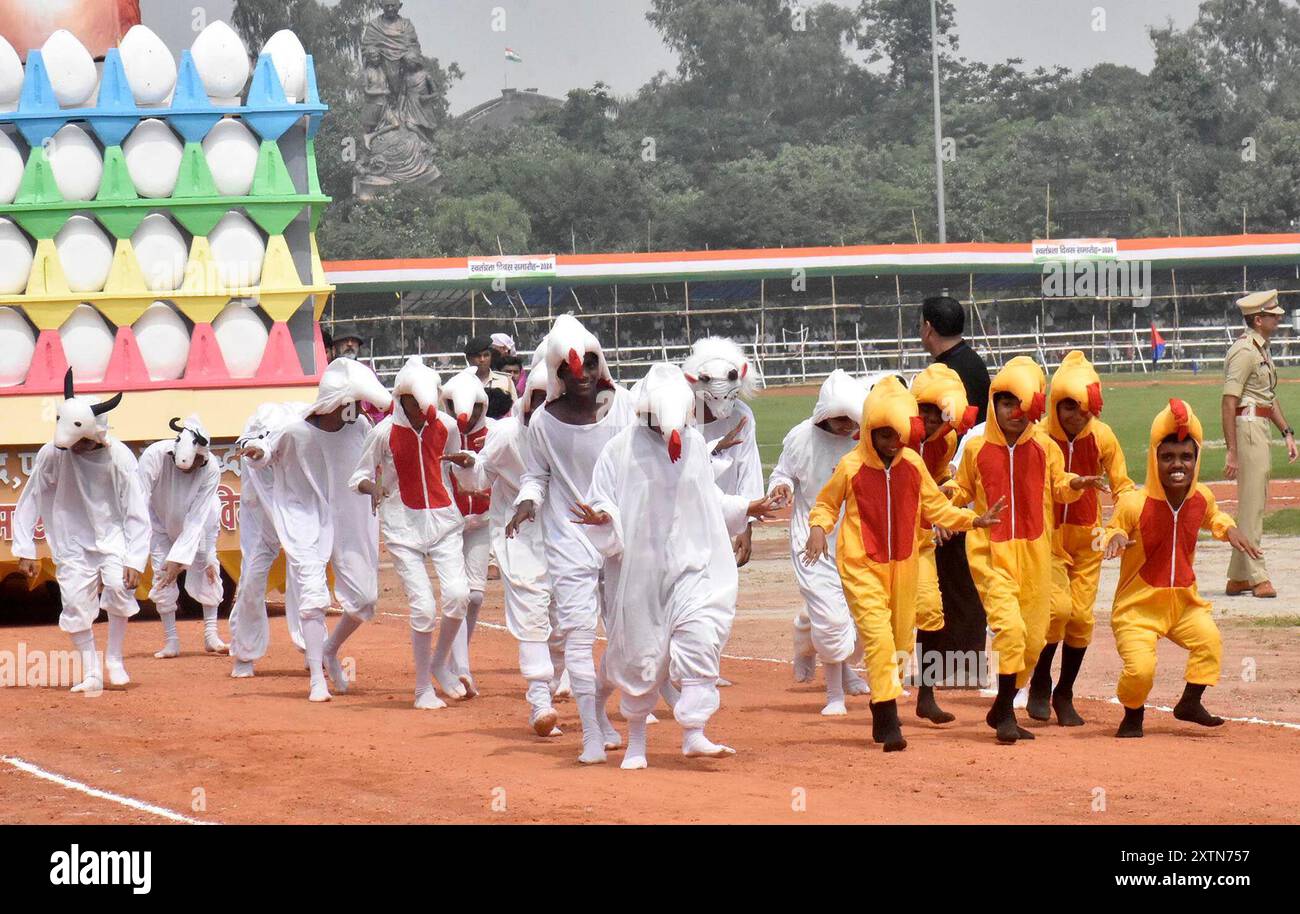 PATNA, INDIA - AUGUST 15: Artists performing during tableau displays on ...