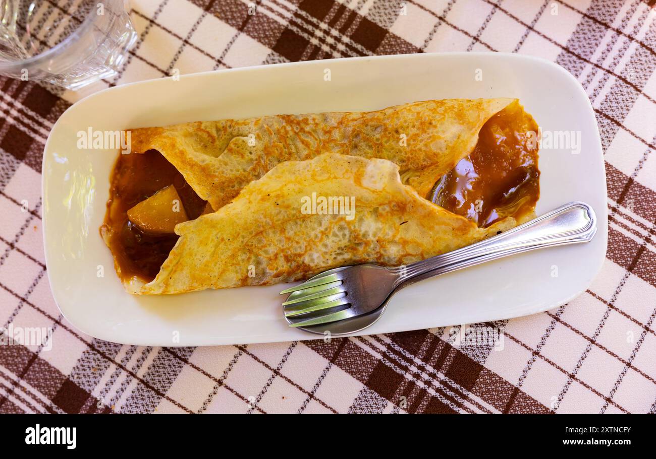 Creamy buttercream hi-res stock photography and images - Alamy