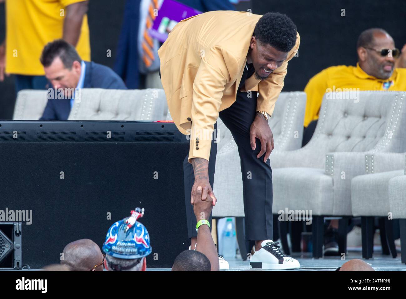 Former Houston Texans wide receiver Andre Johnson shakes hands with ...