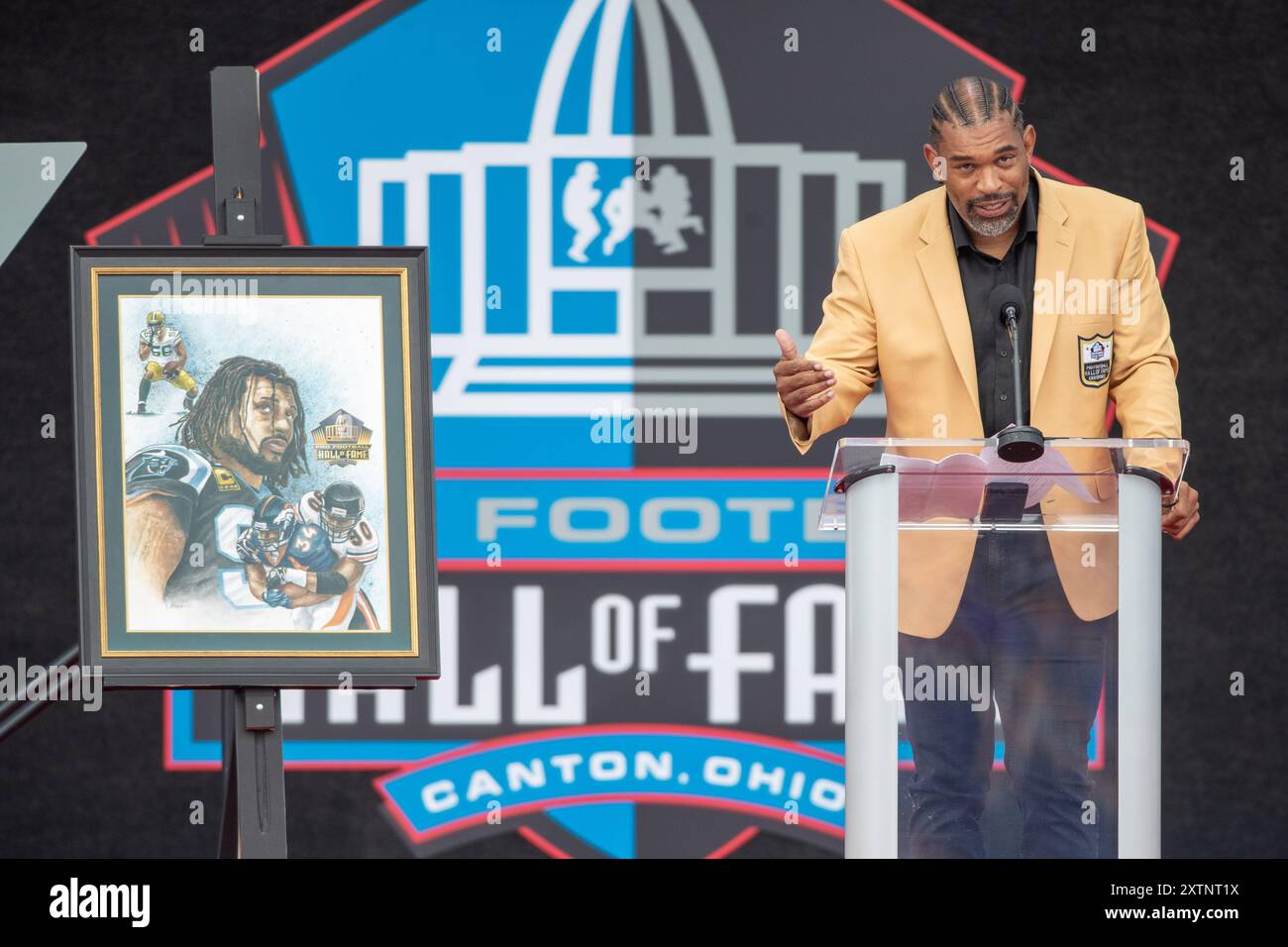 Former Carolina Panthers defensive end Julius Peppers makes an ...