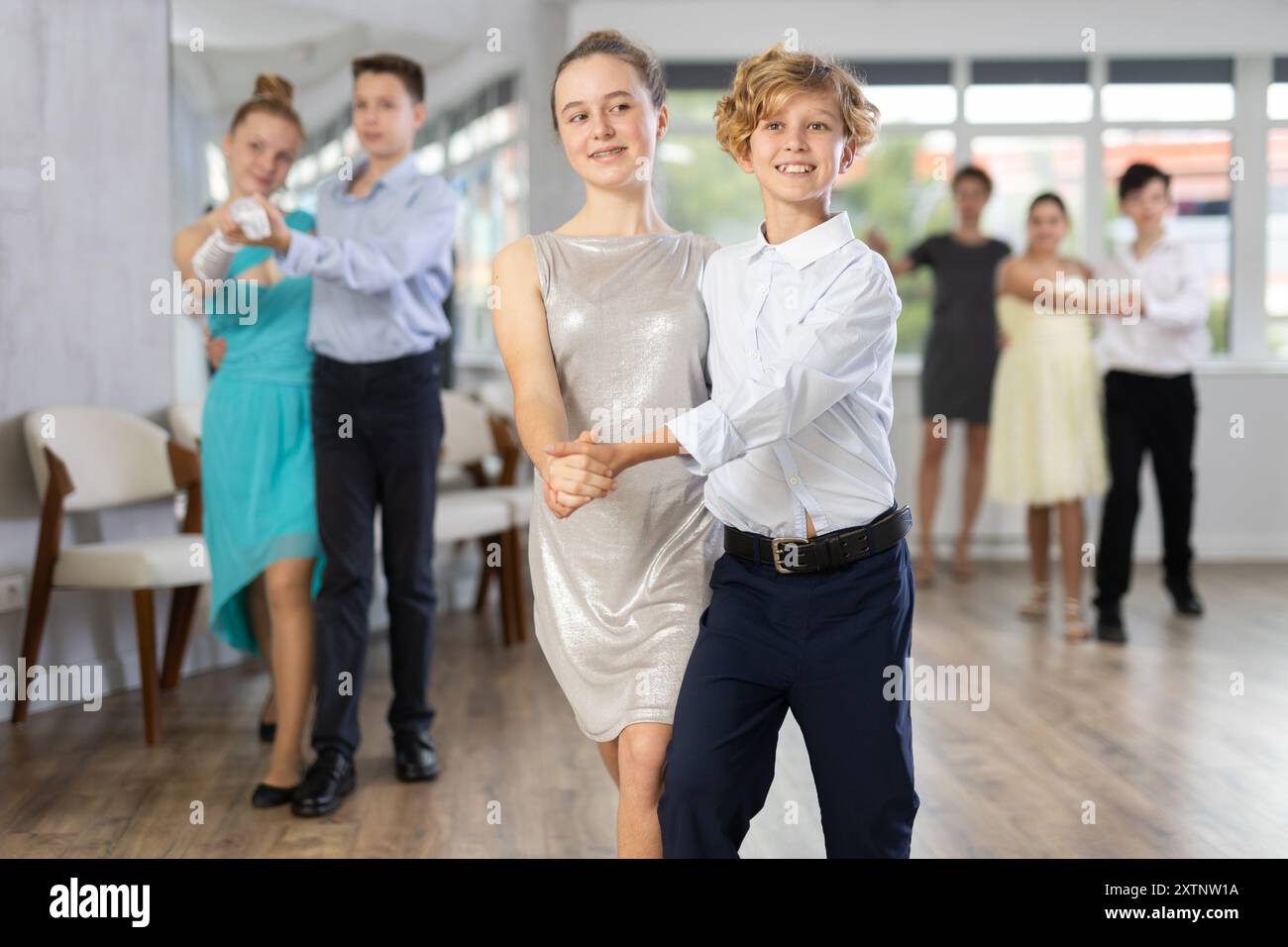 Group dancers in elegant ballroom hi-res stock photography and images ...