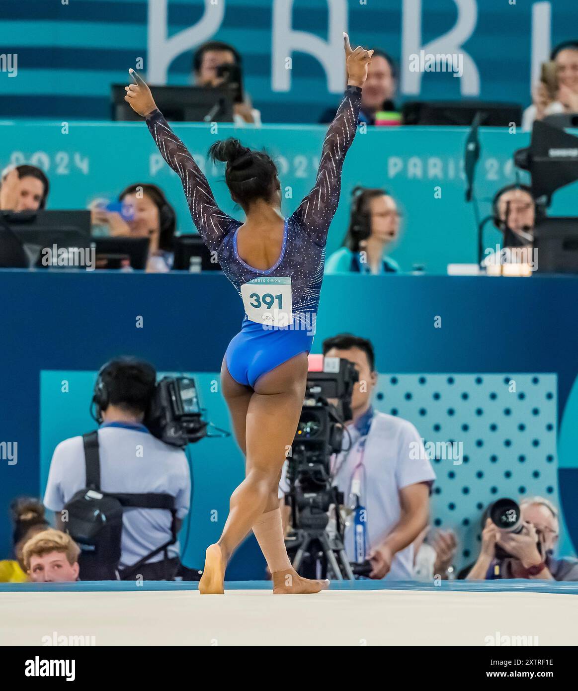 Simone biles 2024 paris vault hi-res stock photography and images - Alamy